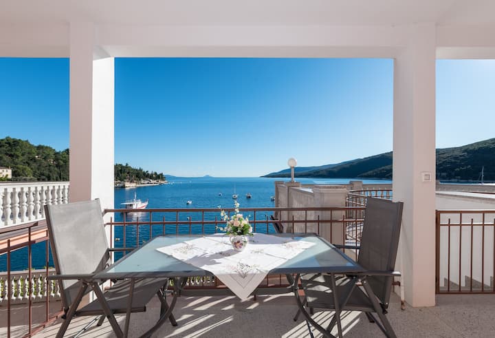 Spacious Apartment W/ Terrace At Seafront (2-4p) - Rabac