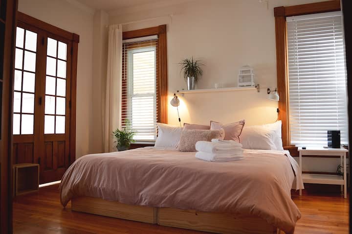 Lovely Spacious One Bedroom Apartment - Kingsville