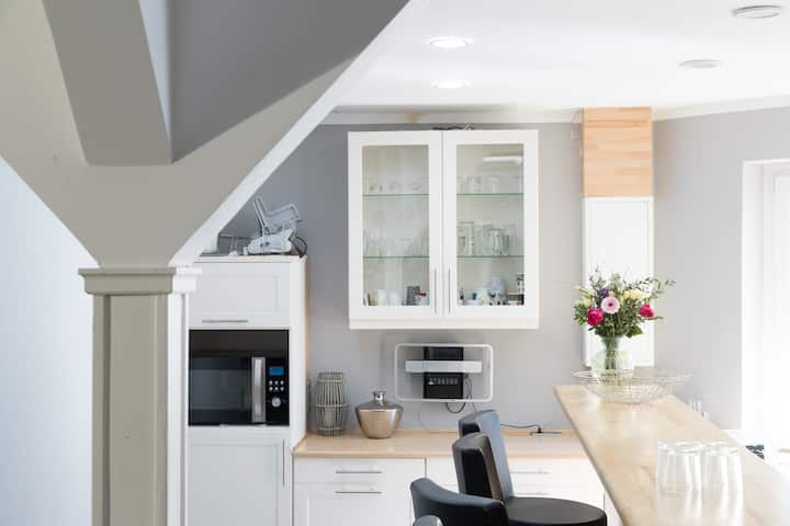 Travel, Study, Work. Central & Local 4 - Hamburg