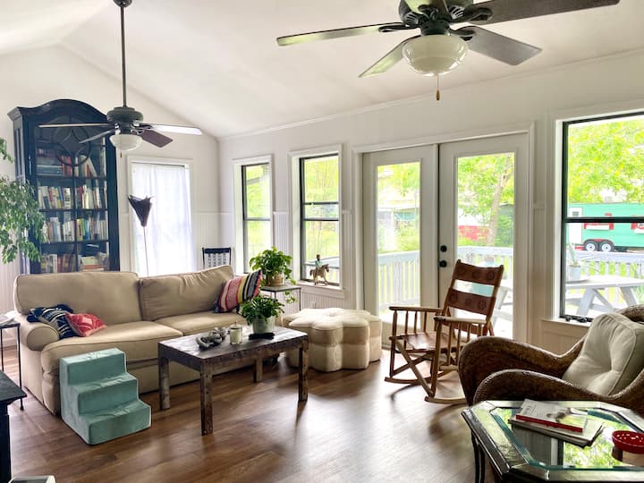 Pet Friendly Paradise - Austin