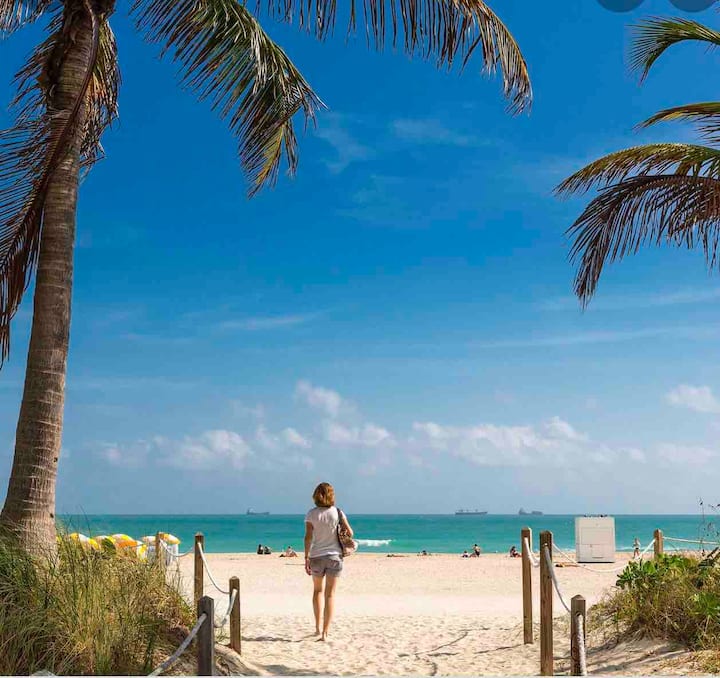Miami Beach Luxury Location - South Beach, FL