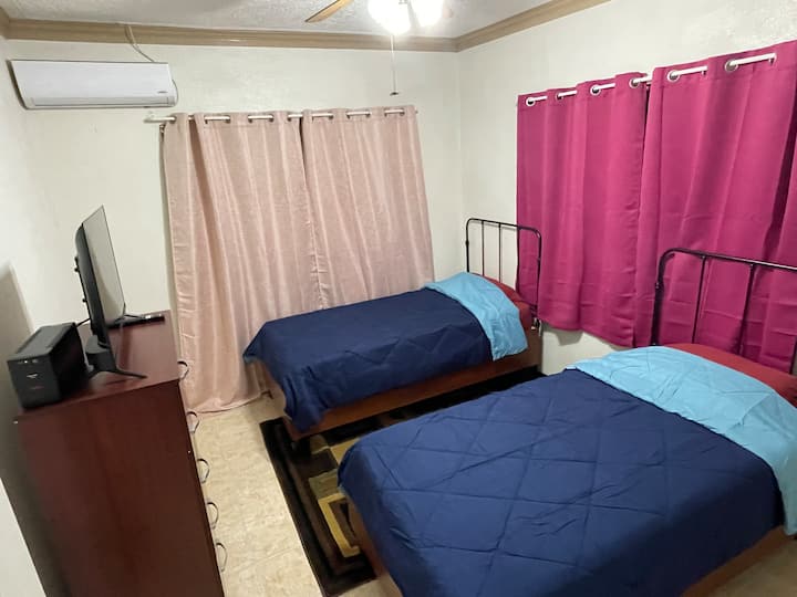 Lovely 2-bedroom In Family Friendly Neighbourhood - Nassau