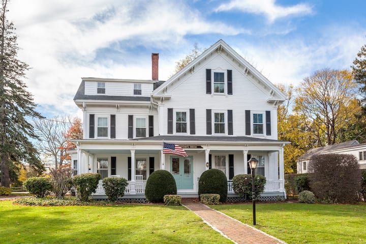 Sea Captain's House With Central Ac & Beach Pass - Barnstable, MA