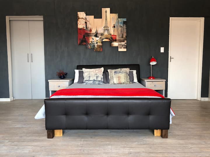 Red Chair Cottage - Windhoek