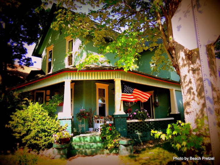 A Modern Victorian Experience With Lake View - Muskegon, MI