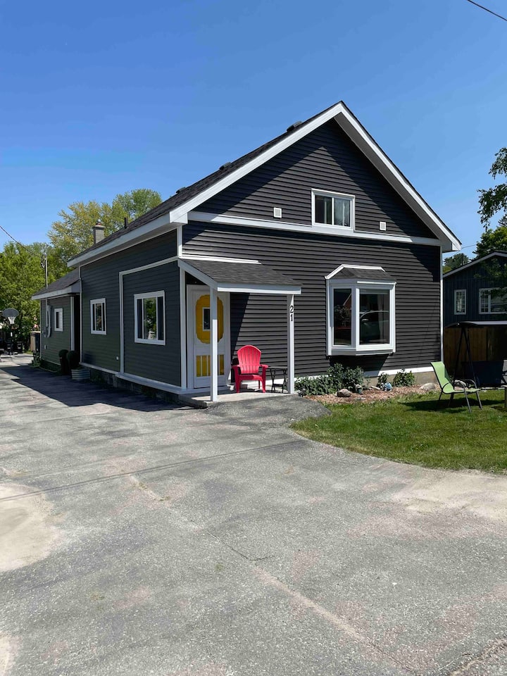 Annie’s Beach Airbnb - Midland