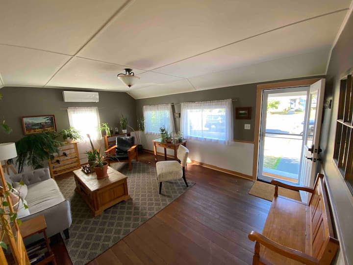 Simple Quiet 2-bedroom Home - Port Angeles, WA
