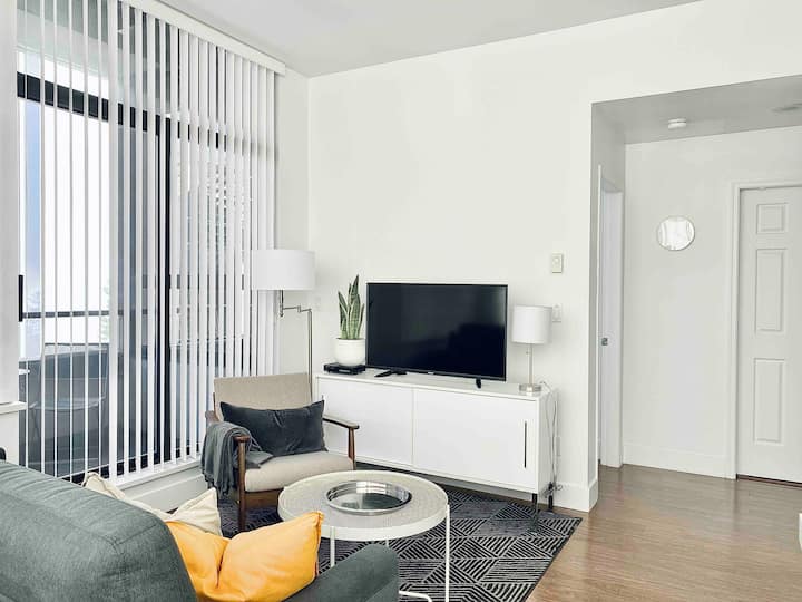 The Charlie Downtown By Comfysuites - Vancouver