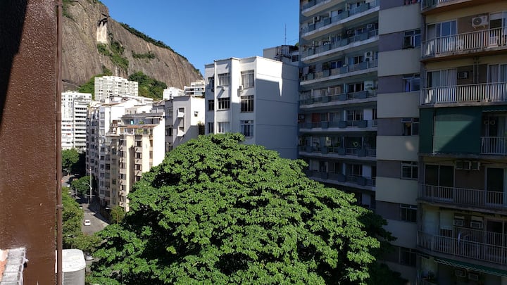 4br: Apt For 3 Guests - Pompeu Loureiro St. - Rio de Janeiro