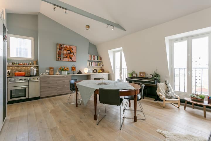 Comme Une Maison Dans Le Ciel De Paris - París