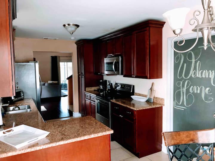 Chic Newly Renovated Family Townhome - Windermere, FL