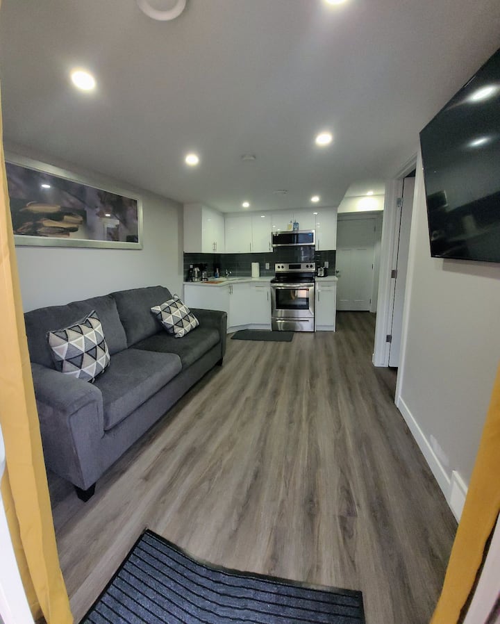 Max 2 Guests-1bedroom Legal Suite Nw Calgary - Calgary