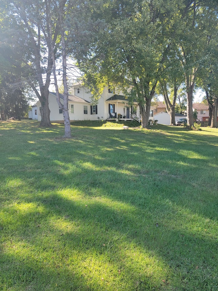 Farmhouse Retreat - O'Fallon, MO