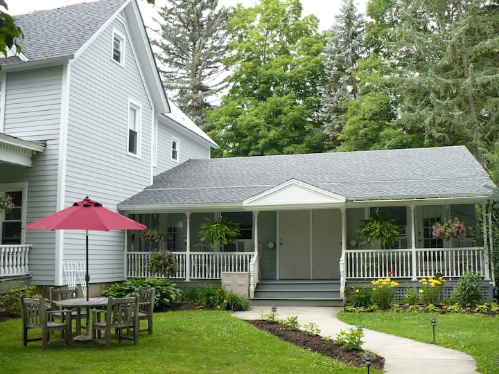 A-darcy Unit, Pet Friendly, Efficiency Unit/no Breakfast, Outdoor Hot Tub, Center Of Village - The Jefferson Inn - Ellicottville, NY