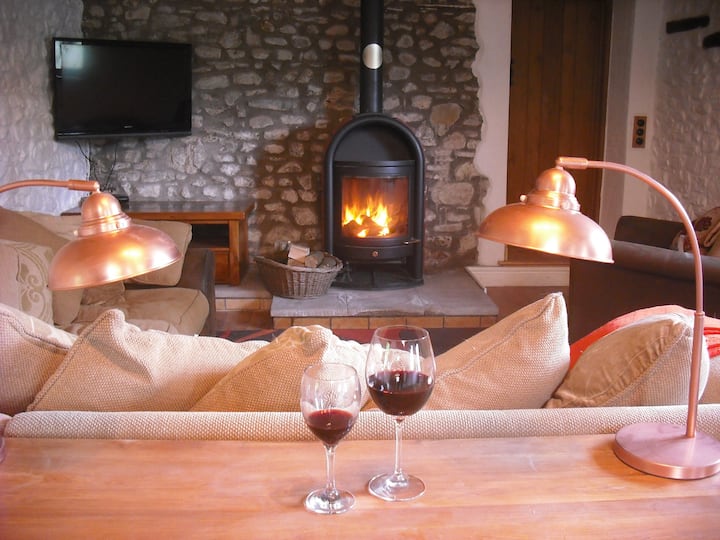 Bwthyn-barcud- Coch, Cosy, Tranquil Cottage - Llandeilo