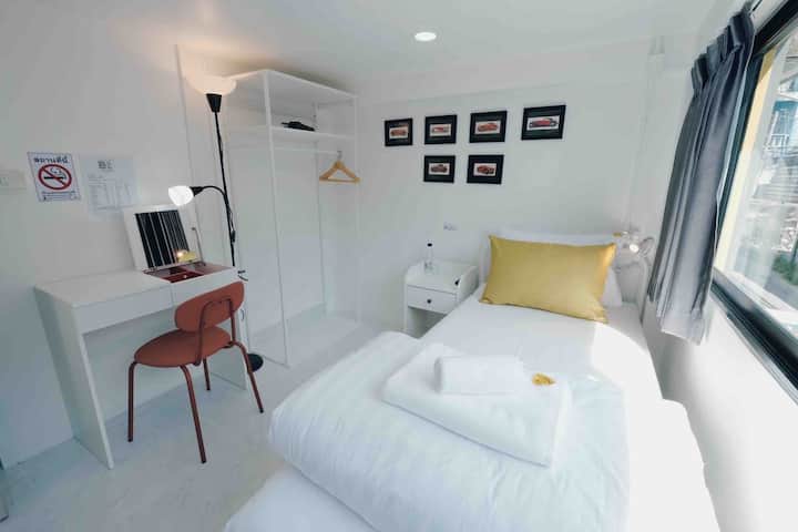 New Bed & Bag Single Room 1 Pax @Changpuak Gate #4 - Csiangmaj