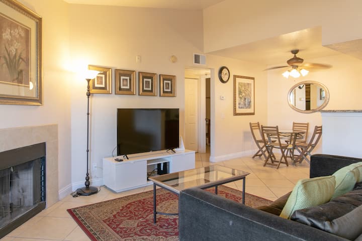 Amazing Full Strip View,2br/2ba, Free Parking/pool - Las Vegas, NV