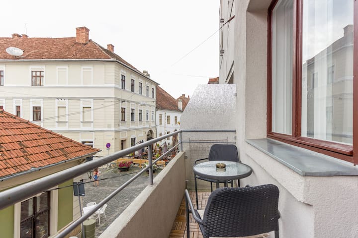Sunny Old Town Studio With Balcony - Cluj-Napoca