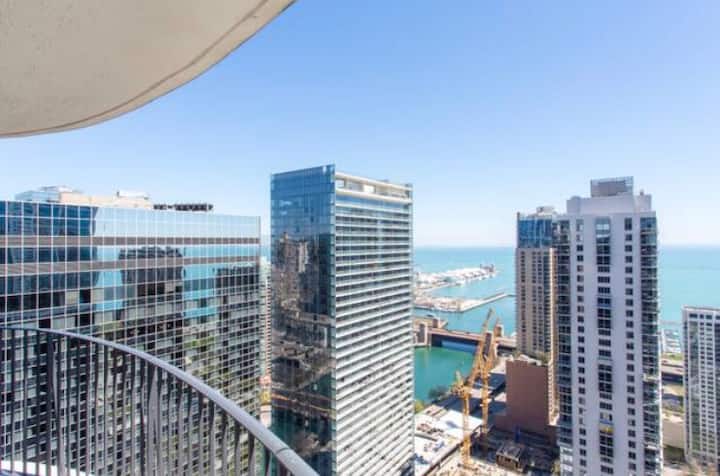 Balcony Lake Views: Corner King Bed 2br/2ba! - Chicago