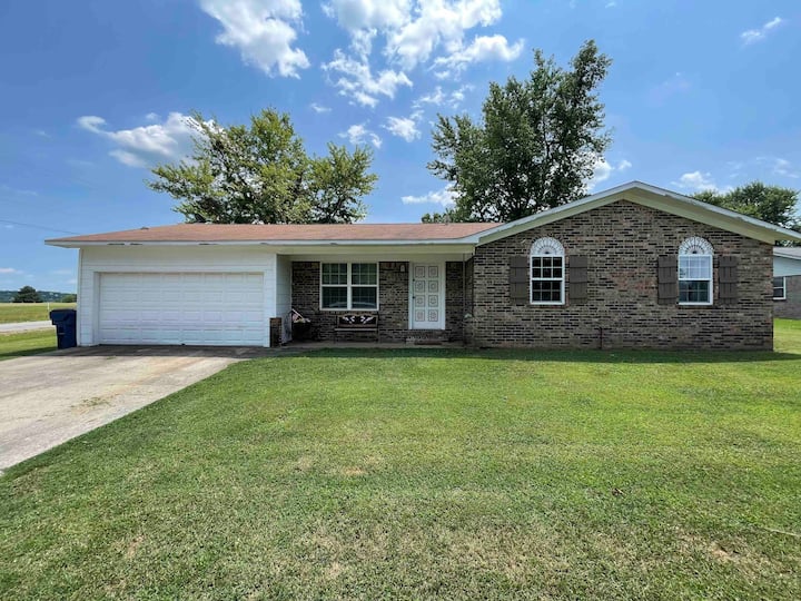 3 Bedroom House Beside City Park - Fort Smith, AR