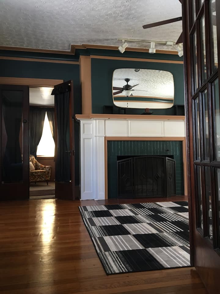 1 Historical Colonial On Ysu Campus - Youngstown, OH
