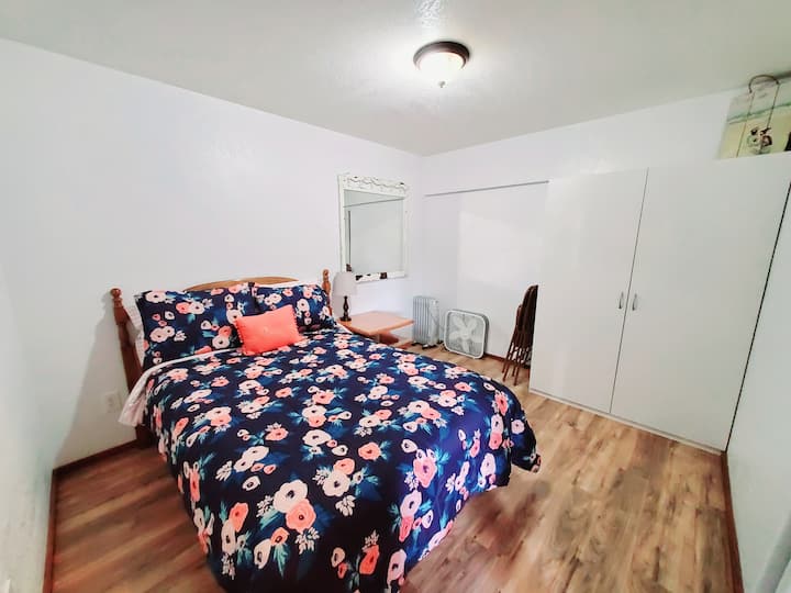 Last Minute Lodging & Cute To Boot! - Forks, WA