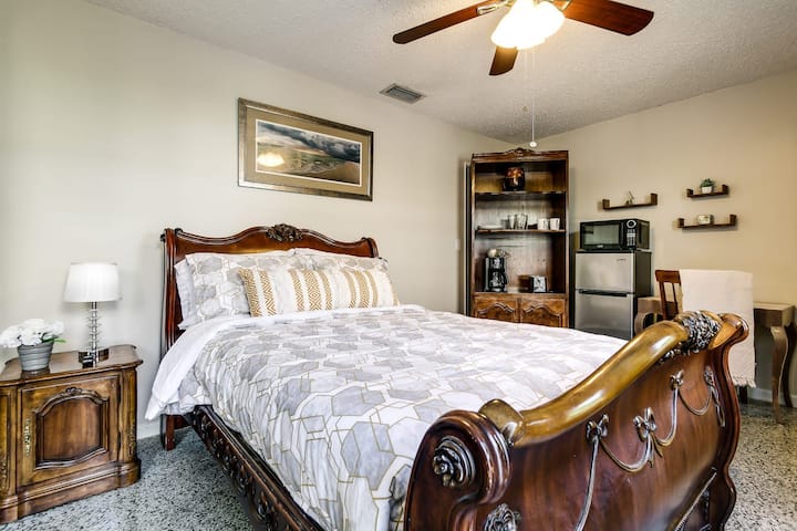 Cozy Classic Suite With Private Entrance And Private Bathroom. Only 8 Minutes Away From The Beach, Walking Distance To Shopping Plaza, Restaurants And More. - Pompano Beach, FL