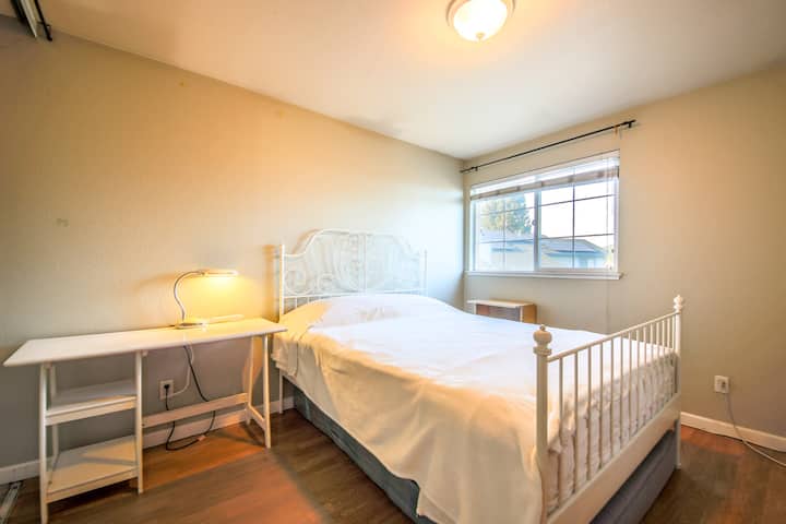 Charming Home With Share Bath Room - Menlo Park, CA
