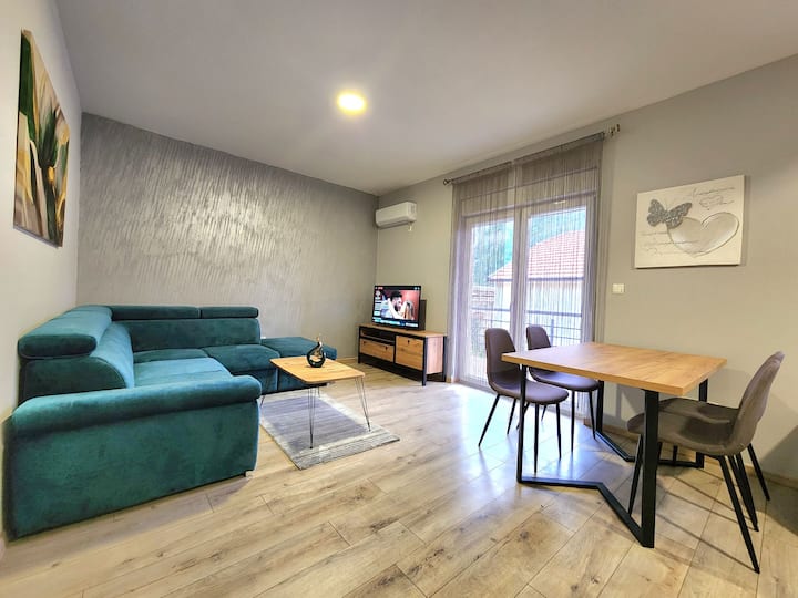 Inn Town (Next To Old Bridge) - Mostar