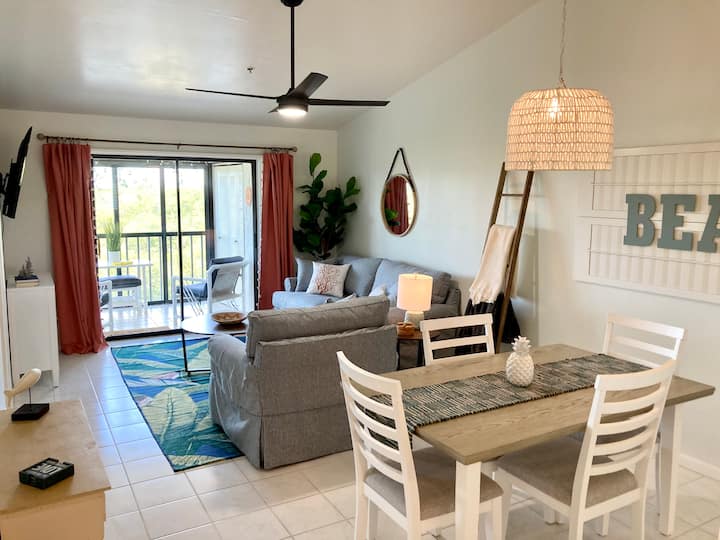 Seas The Day ~ Walking Distance To Beach! - フォート・マイヤーズ・ビーチ, FL