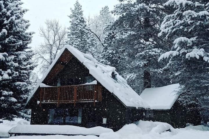 Open & Relaxing South Fork Riverside Retreat - Garden Valley, ID