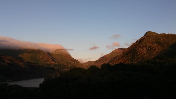 Simple Bedroom In A Cosy Cottage In Llanberis. - Llanberis