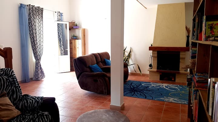 Chambre Azalée Dans Maison. Prix Pour 5 Personnes - Saint-Benoît