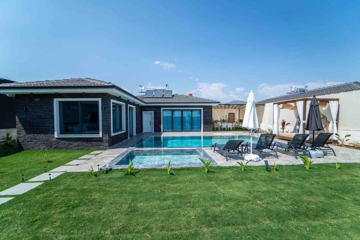 Dila ,Geniş Bahçe, ÇOcuk Havuzlu,korunaklı Havuz - Fethiye