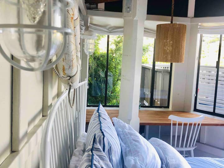 Cottage On The Bay. Corinthian Island, Belvedere - Sausalito, CA