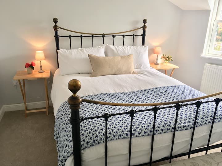 3 Bed Teignmouth Cottage With Sea Views & Parking - Dawlish