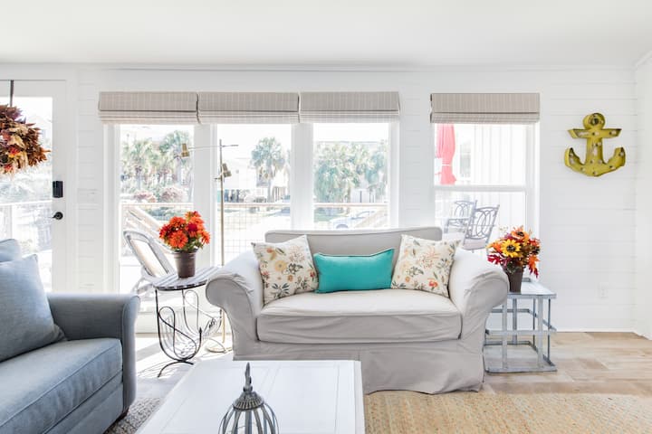 Salt and Sol. Ocean Breezes in a Chic Home. - Houses for Rent in Folly ...