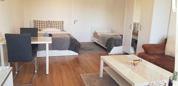 Apartment M. Balkon Küche, Bad; Esslingen-zollberg - Esslingen