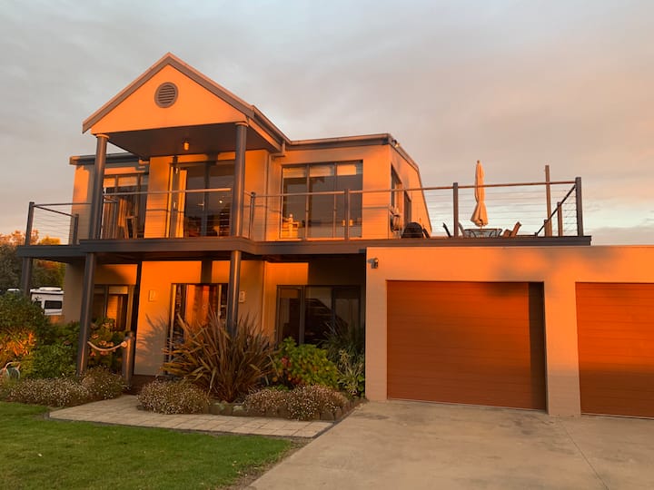 Childers Rest A - Golf Course & Sea Views - Portland