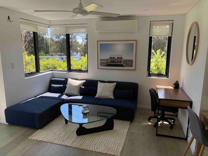 Sunny Apartment With Views Of Narrabeen Lake - Narrabeen