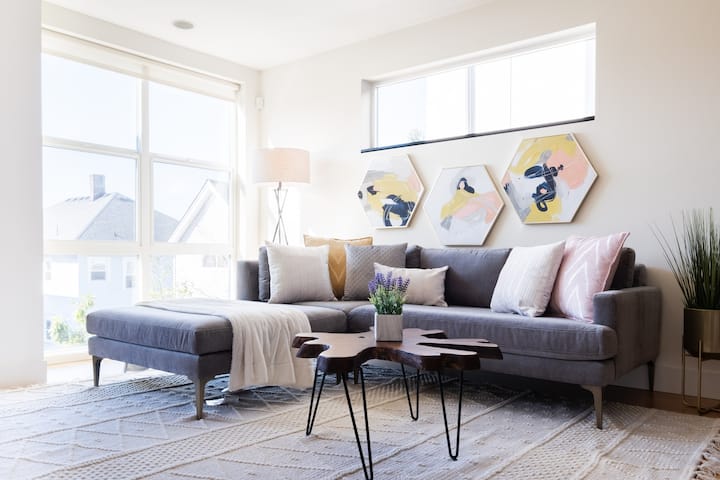 Luxury 3br Loft – Near Pike Place & Pet Friendly - Seattle, WA