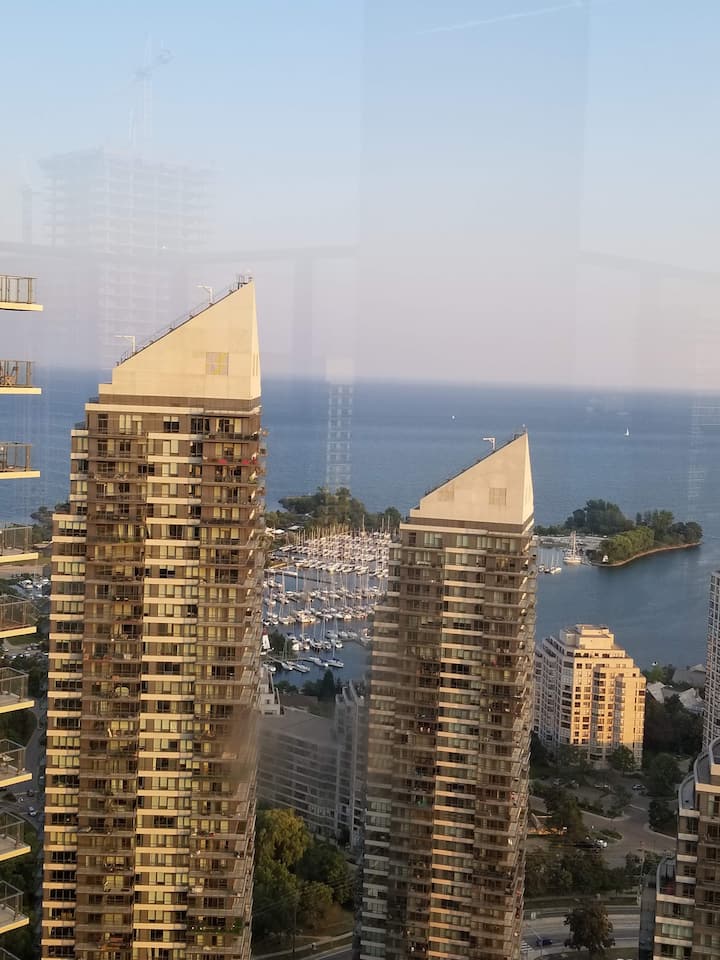 Humberbay Park! Airport!  Downtown Toronto! Clean! - Toronto
