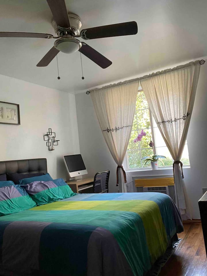 Beautiful Room In Family Apartment Peace And Quiet - Queens, NY