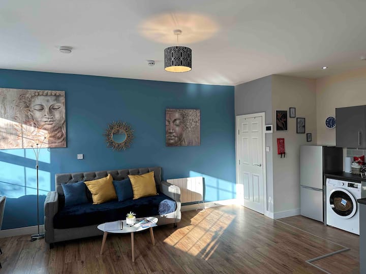 Spacious City Centre Studio, Sleeps 3 - Coventry