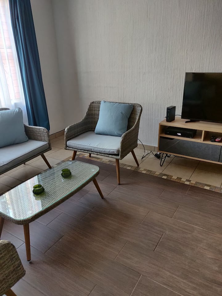 Two-bedroom Apt. With Parking, Safe Neighborhood - San Salvador (El Salvador)