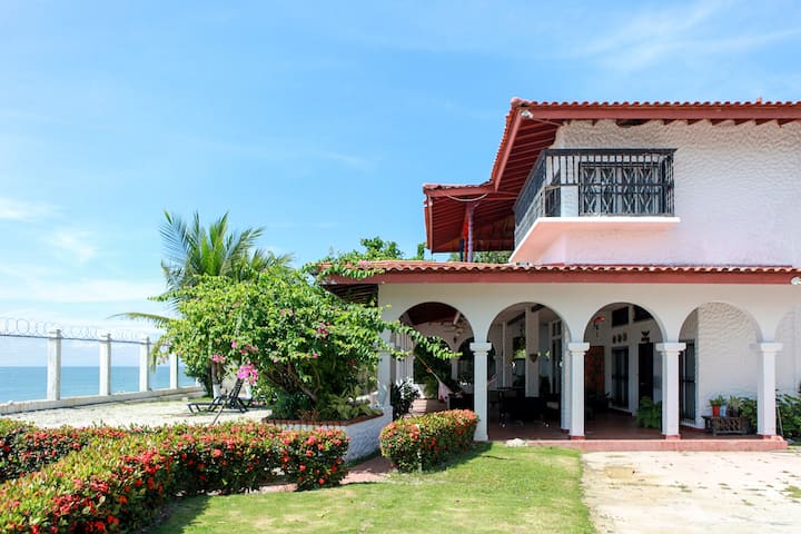 Private Oceanfront Villa | Sleeps 14 |Playa Blanca - Panama