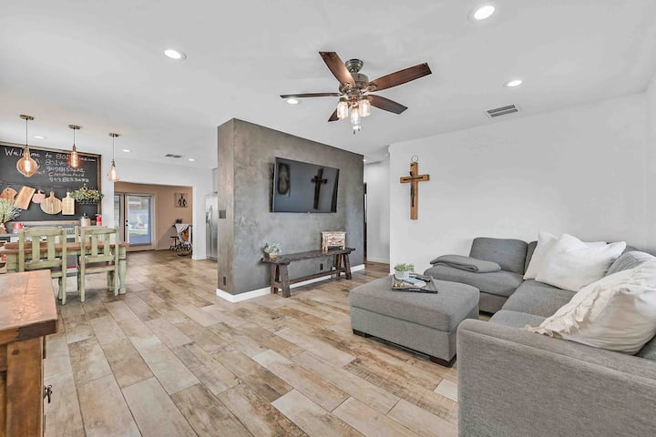 Stunning Modern Farmhouse By Fremont Street!