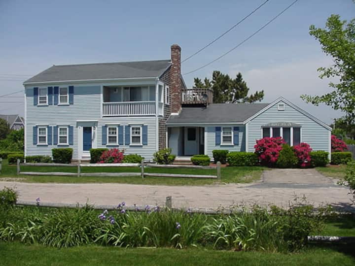 Overlook West Dennis Beach 5 Bed 3 Bath & Decks! - South Yarmouth, MA