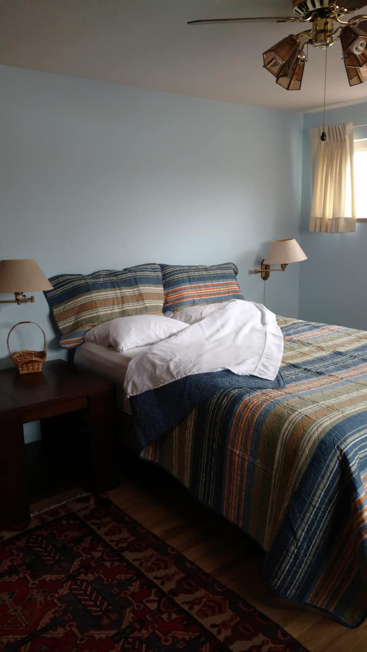 2-bedrooms W/ Livingroom Kitchen & Private Bath - Englewood, CO