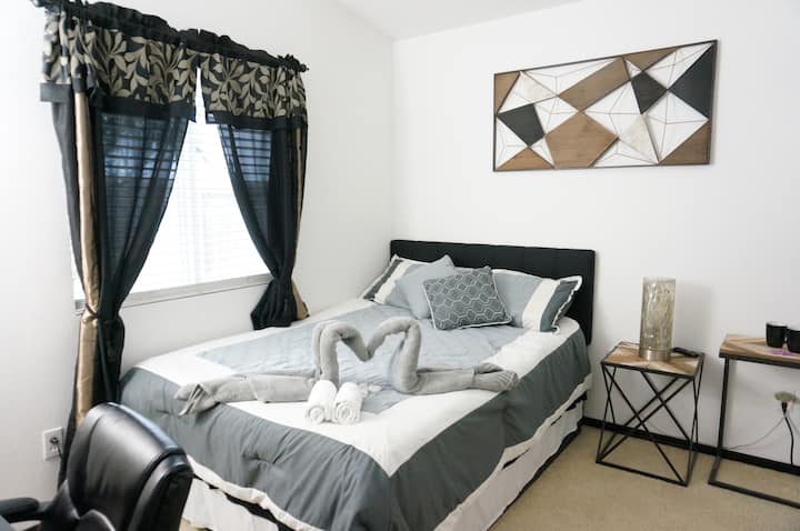 ★Elegant★ Private En-suite For Professionals - Stockton, CA